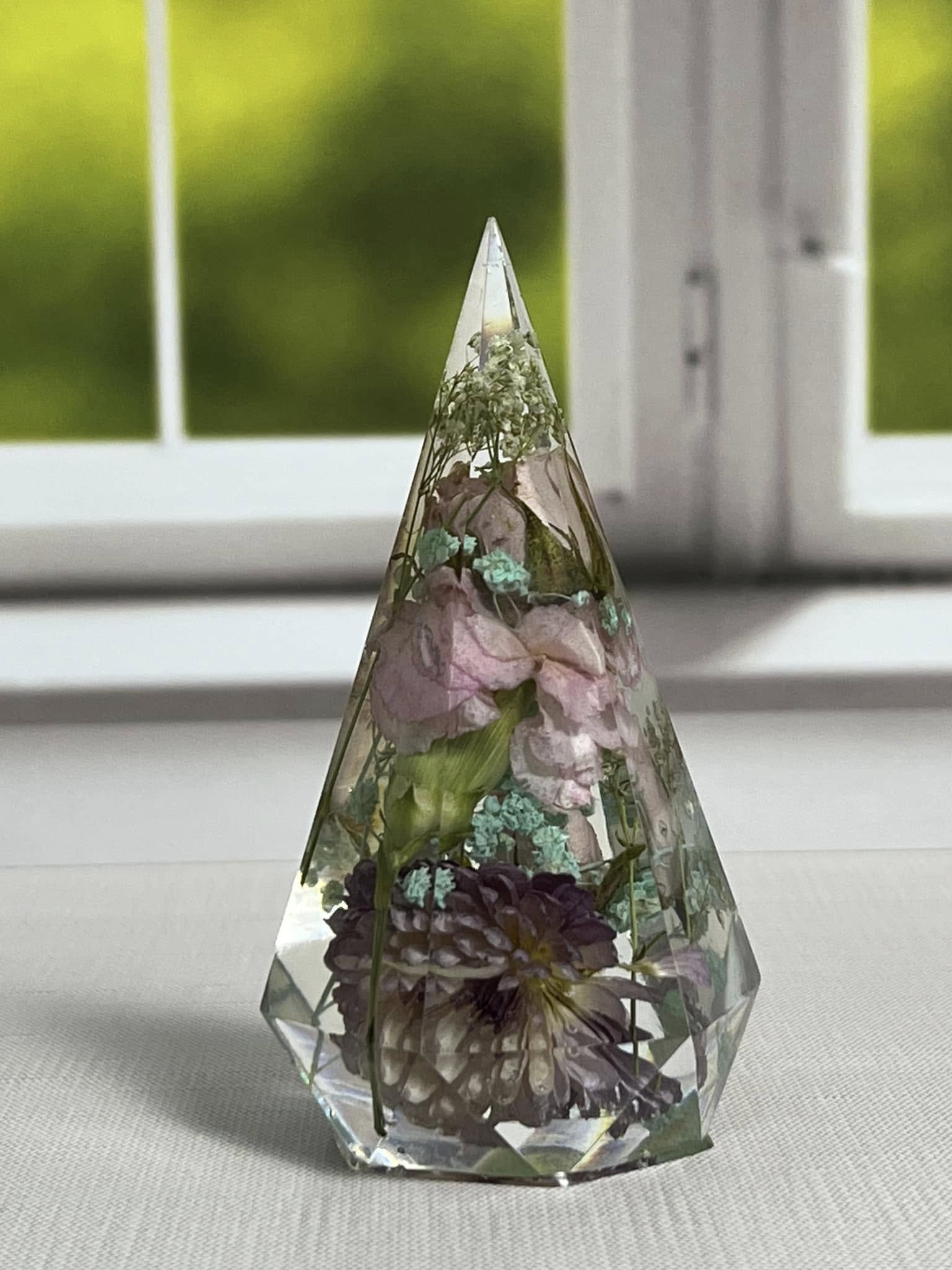 Ring Holder – Feather & Arrow Flower Preservation